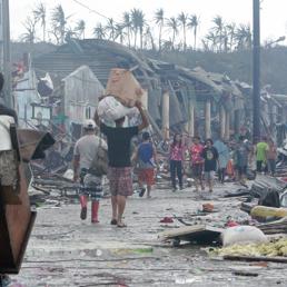 Tifone nelle Filippine, l'ambasciatore a Manila: mancano 12 italiani ...