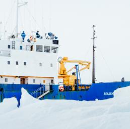 Nave russa incagliata in Antartide: arriva la rompighiaccio australiana ...