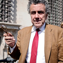 Barca nuovo aspirante leader del Pd: In Italia «troppi Orazi e Curiazi ...