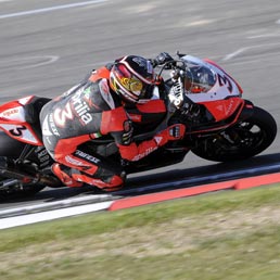 Max Biaggi supera Melandri e torna al vertice del mondiale Superbike. I ...