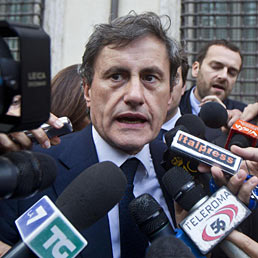 Alemanno invoca il rinnovamento e boccia la lista Pdl nel Lazio. Sui ...